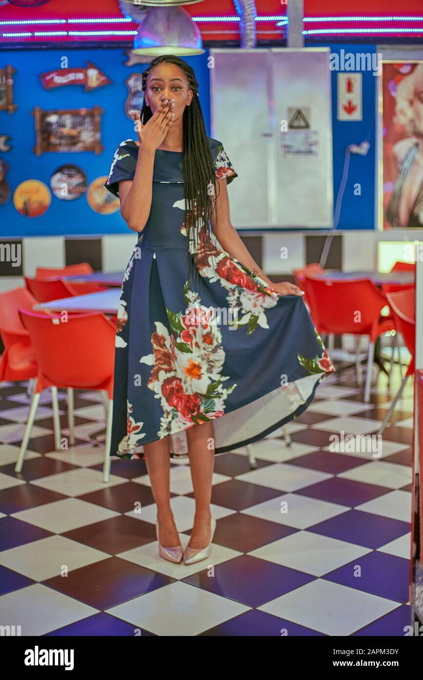 Woman kiss full body hi-res stock photography and images - Alamy