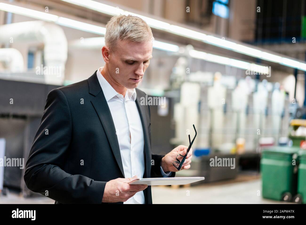 Smart factory expert using hi-res stock photography and images - Alamy