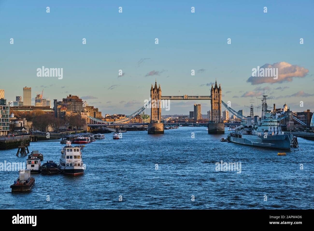 Boats ship river thames tower bridge background hi-res stock ...