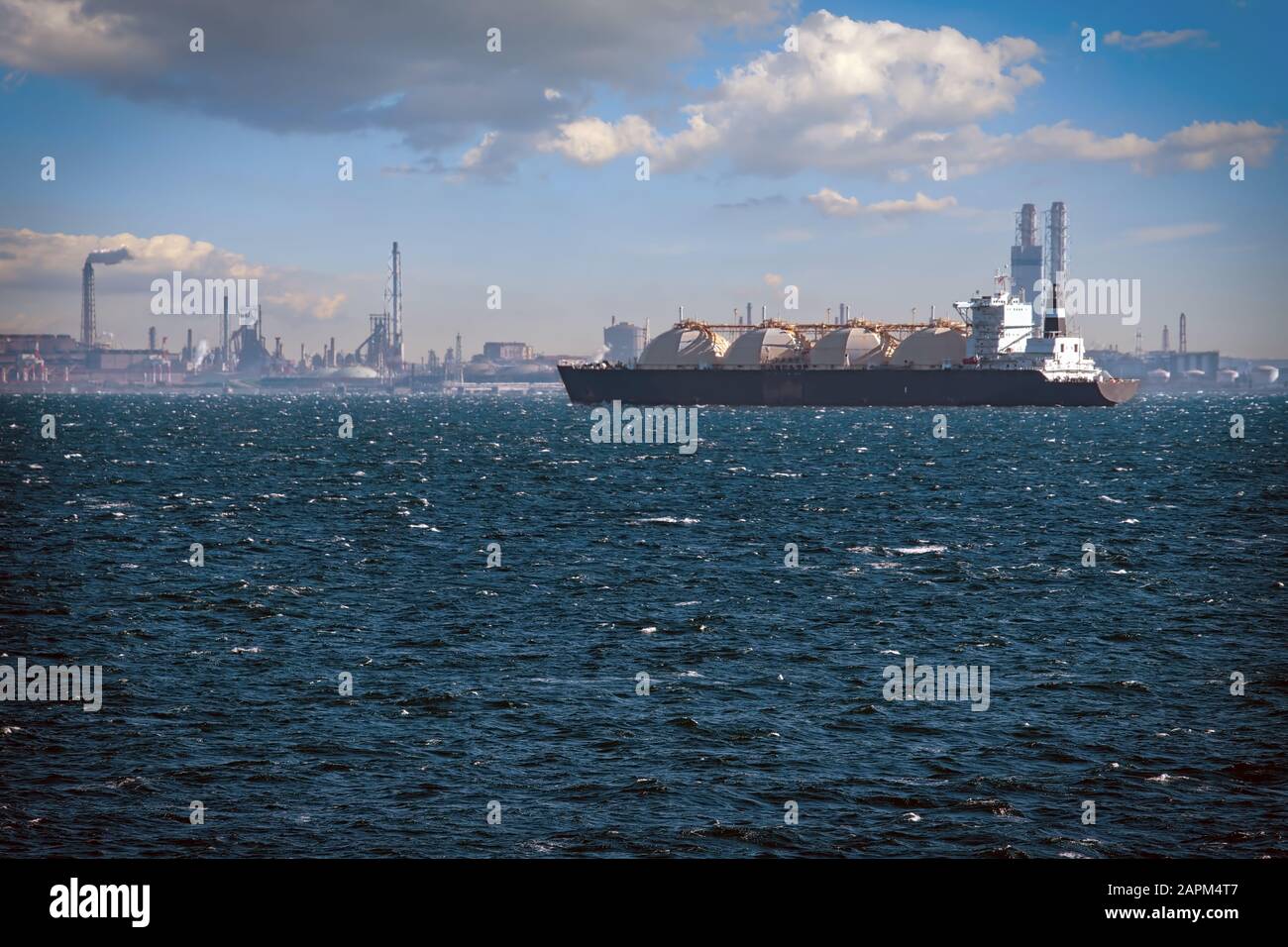 A Liquid Natural Gas tanker (LNG) in Japan’s Tokyo Bay Stock Photo - Alamy