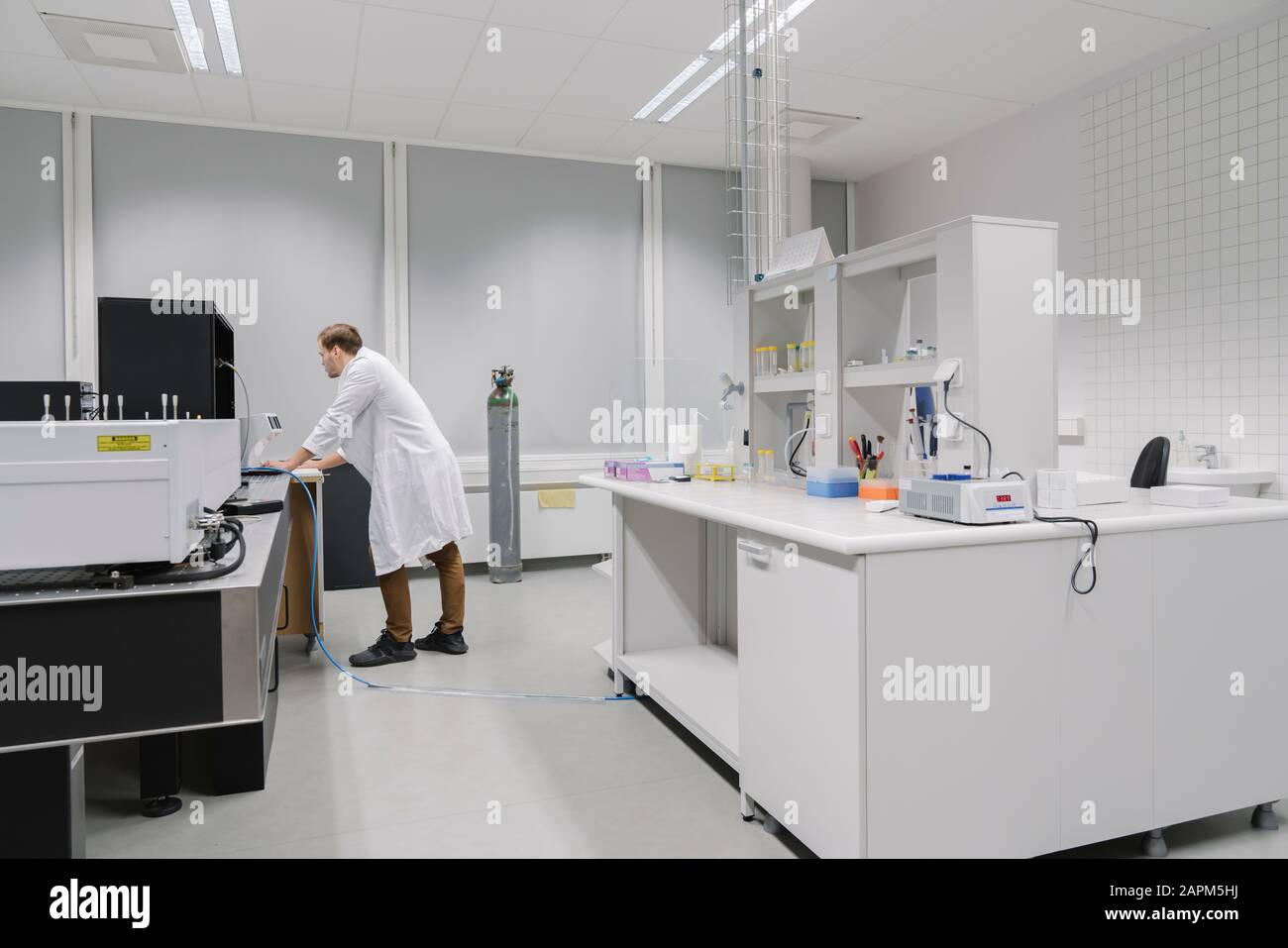 Labcoat scientist full body hi-res stock photography and images - Alamy