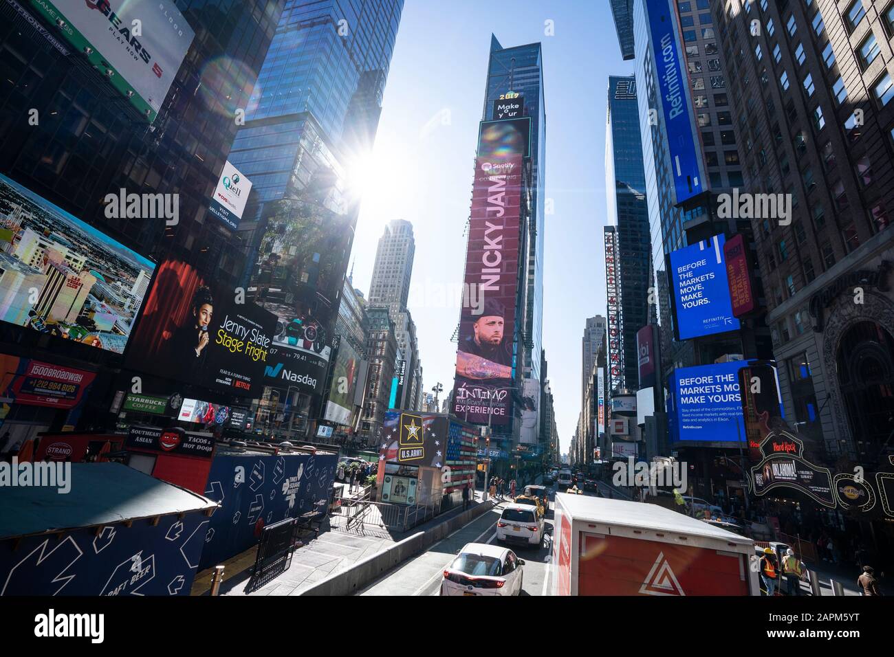 High rise times square hi-res stock photography and images - Alamy