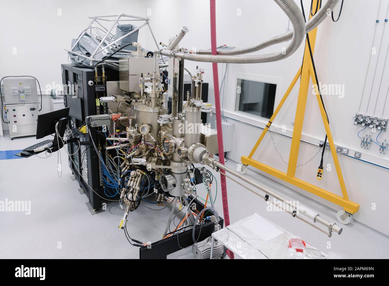 Complex device in a laboratory Stock Photo - Alamy