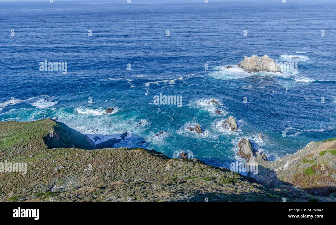 Waves crash on rocks in hi-res stock photography and images - Alamy