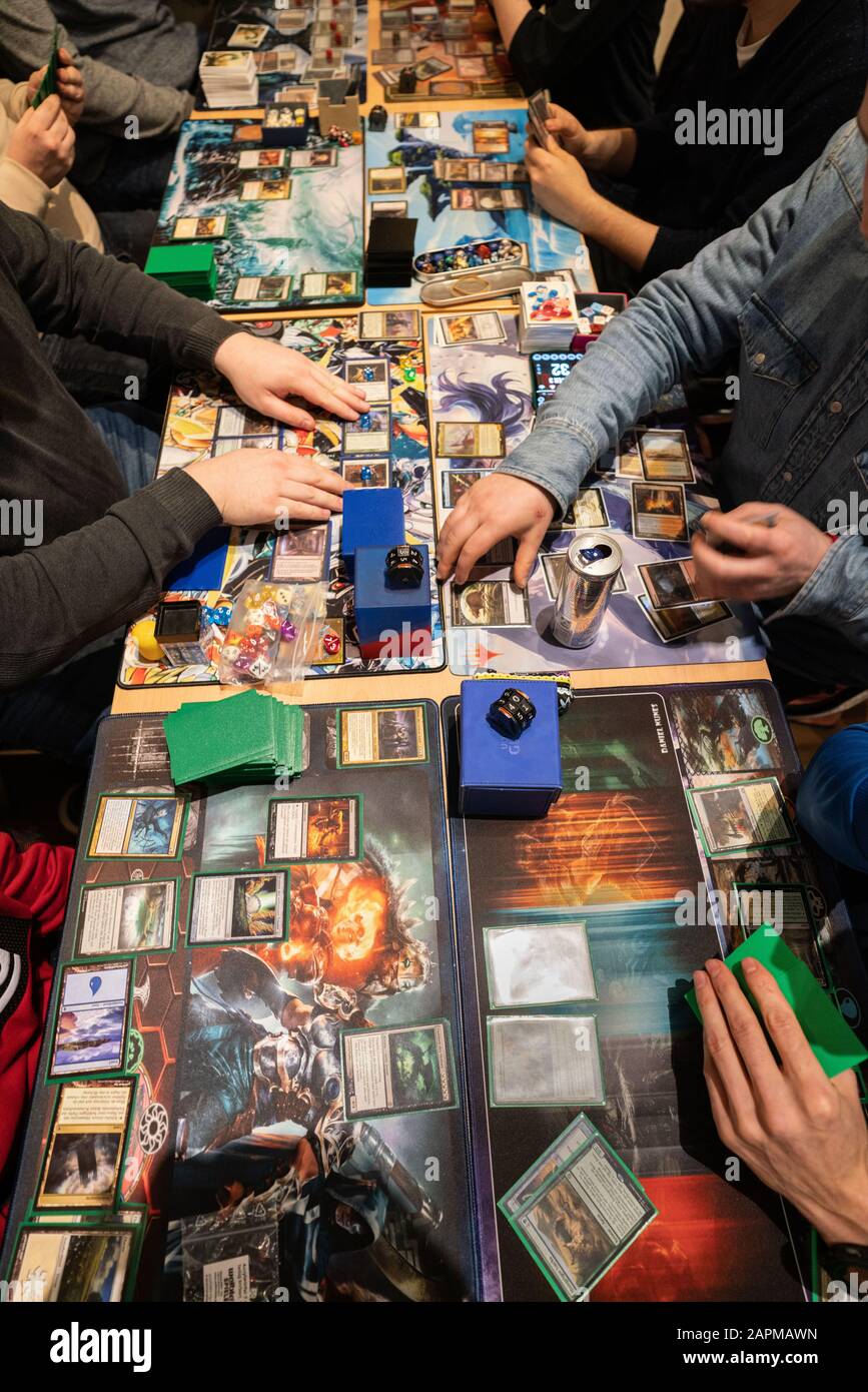 10 January 2020, Hessen, Frankfurt/Main: Numerous players take part in ...