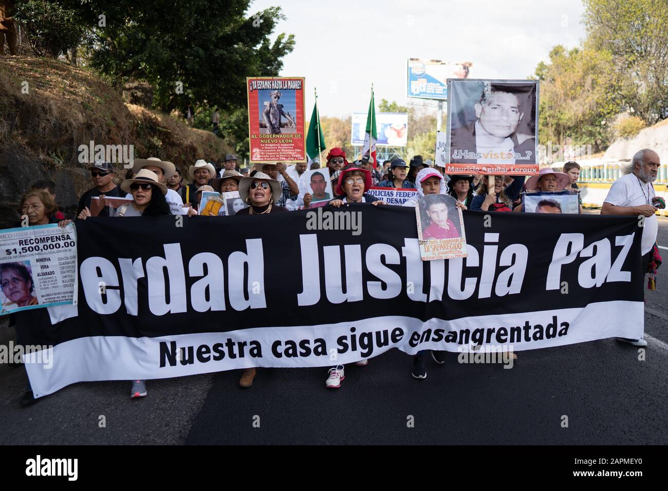 Cuernavaca, Mexico. 23rd Jan, 2020. various people along the 12km route ...