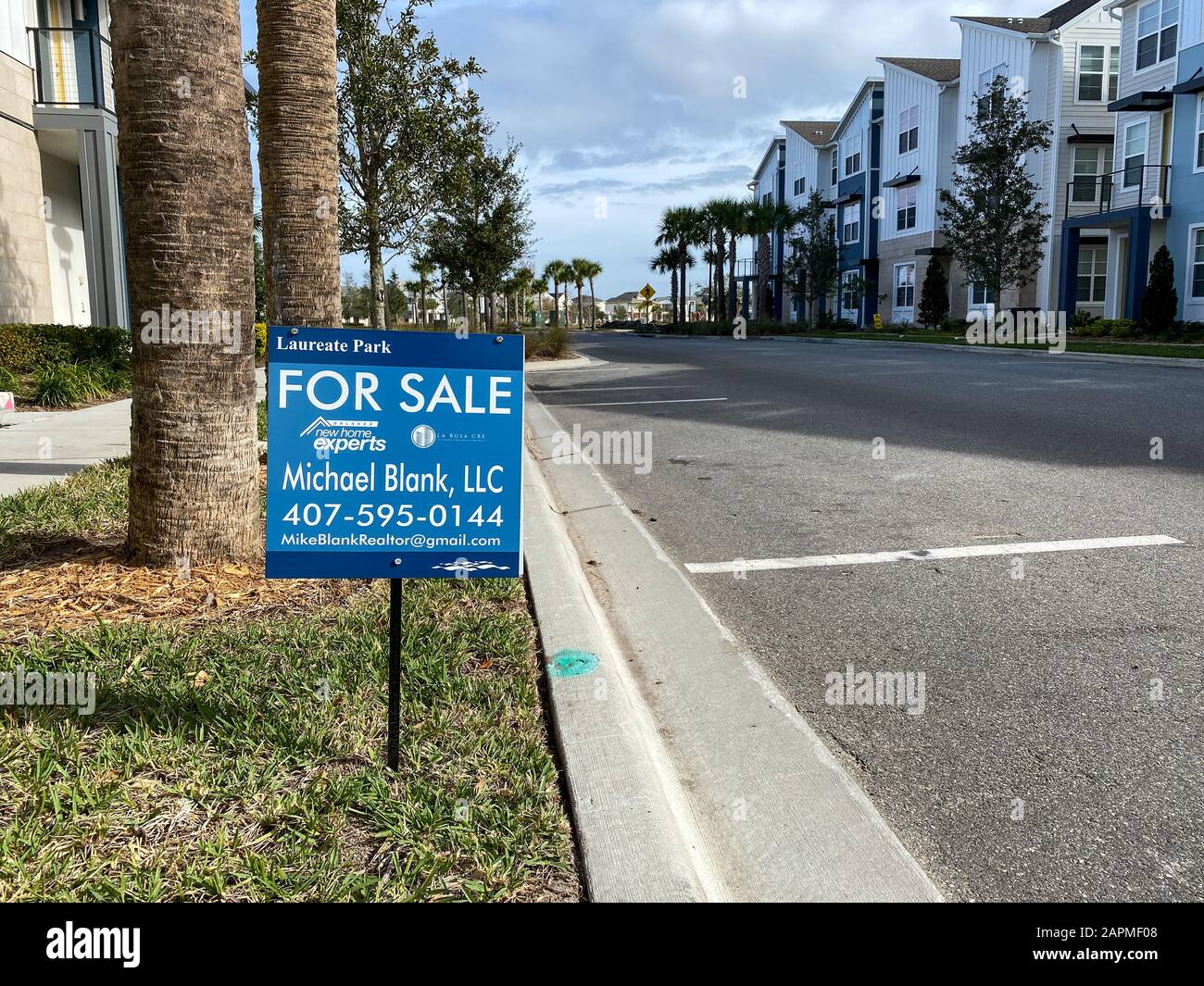 Condo for sale sign hi-res stock photography and images - Alamy