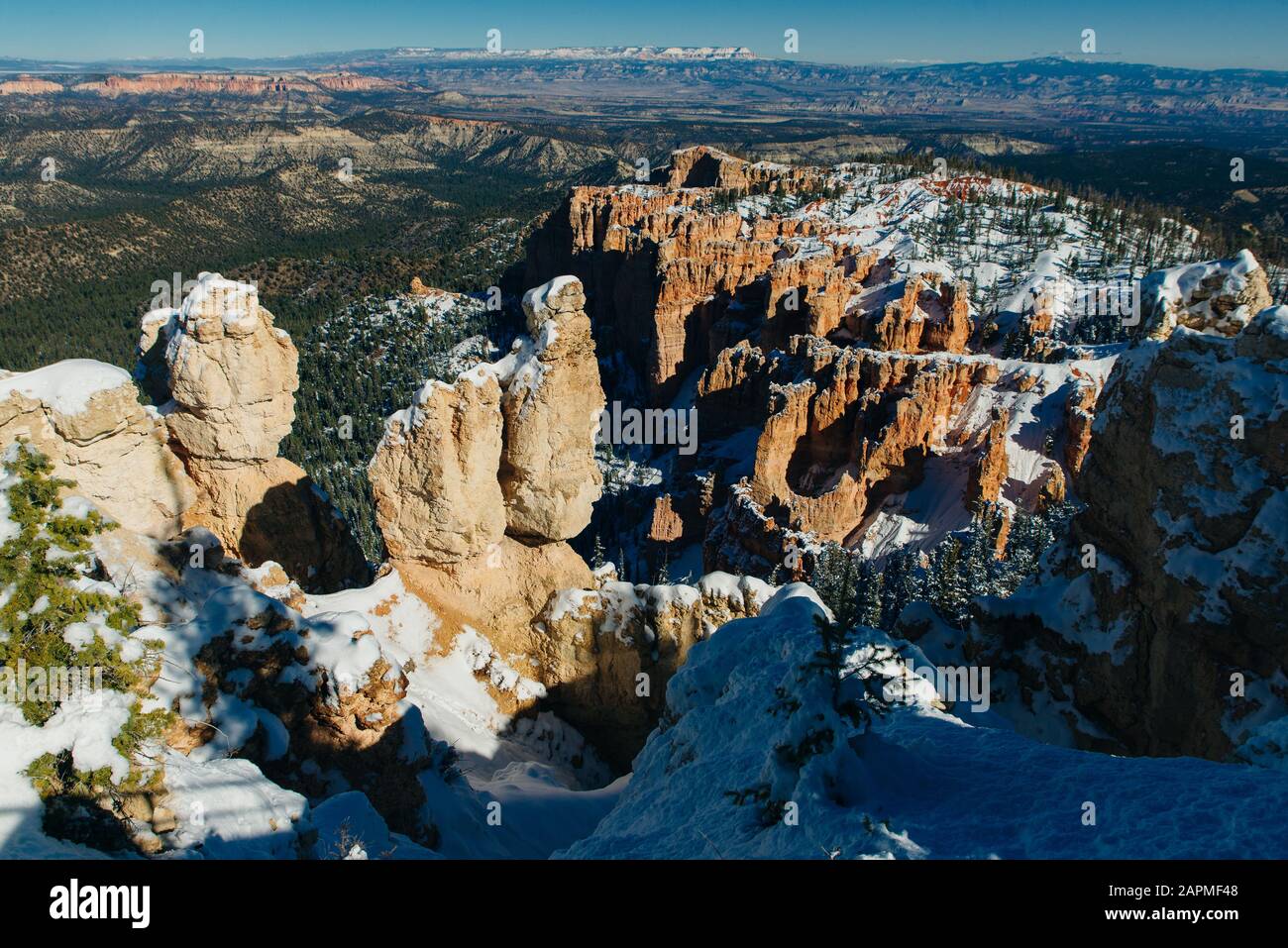 Superb view of Inspiration Point of Bryce Canyon National Park at Utah ...