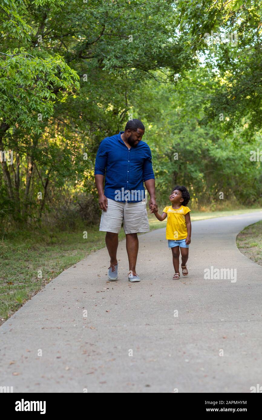 Father daughter talking african hi-res stock photography and images - Alamy