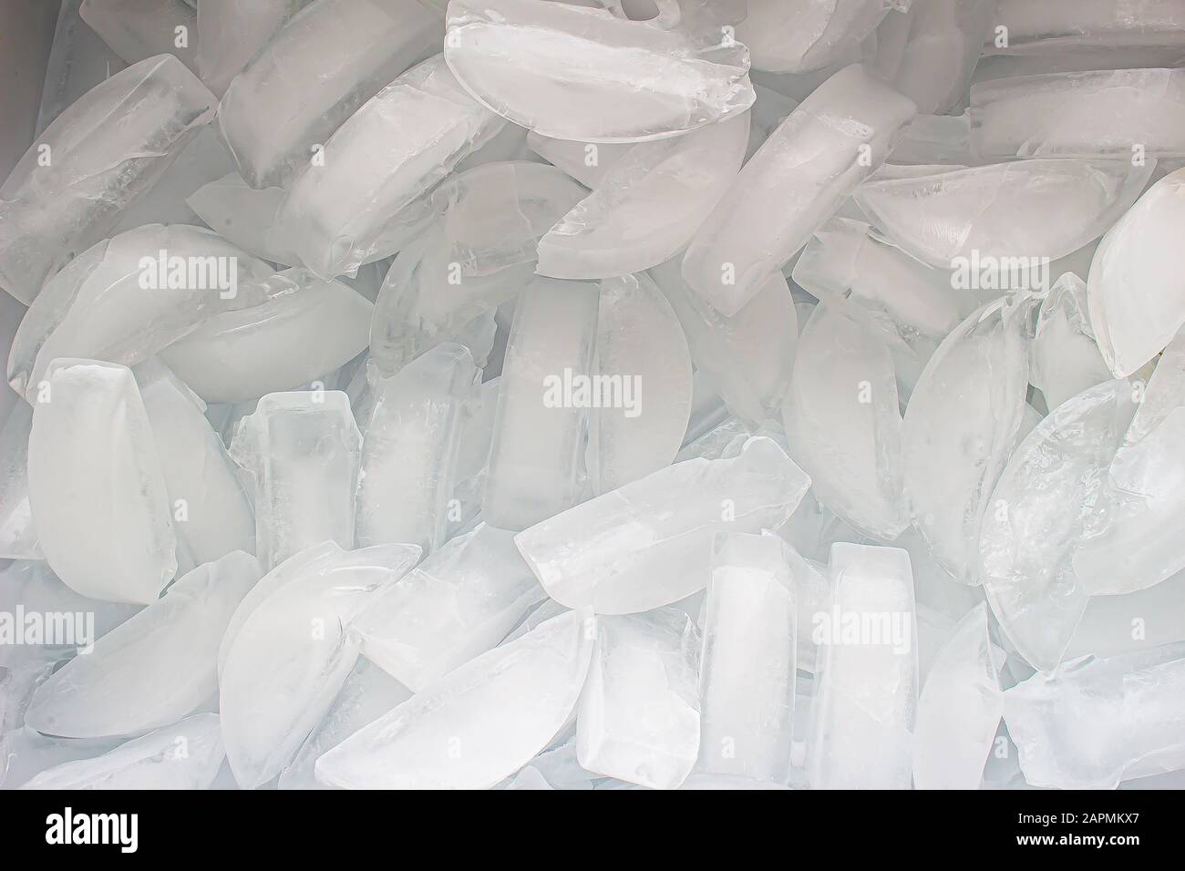 Crescent shaped ice cubes hi-res stock photography and images - Alamy