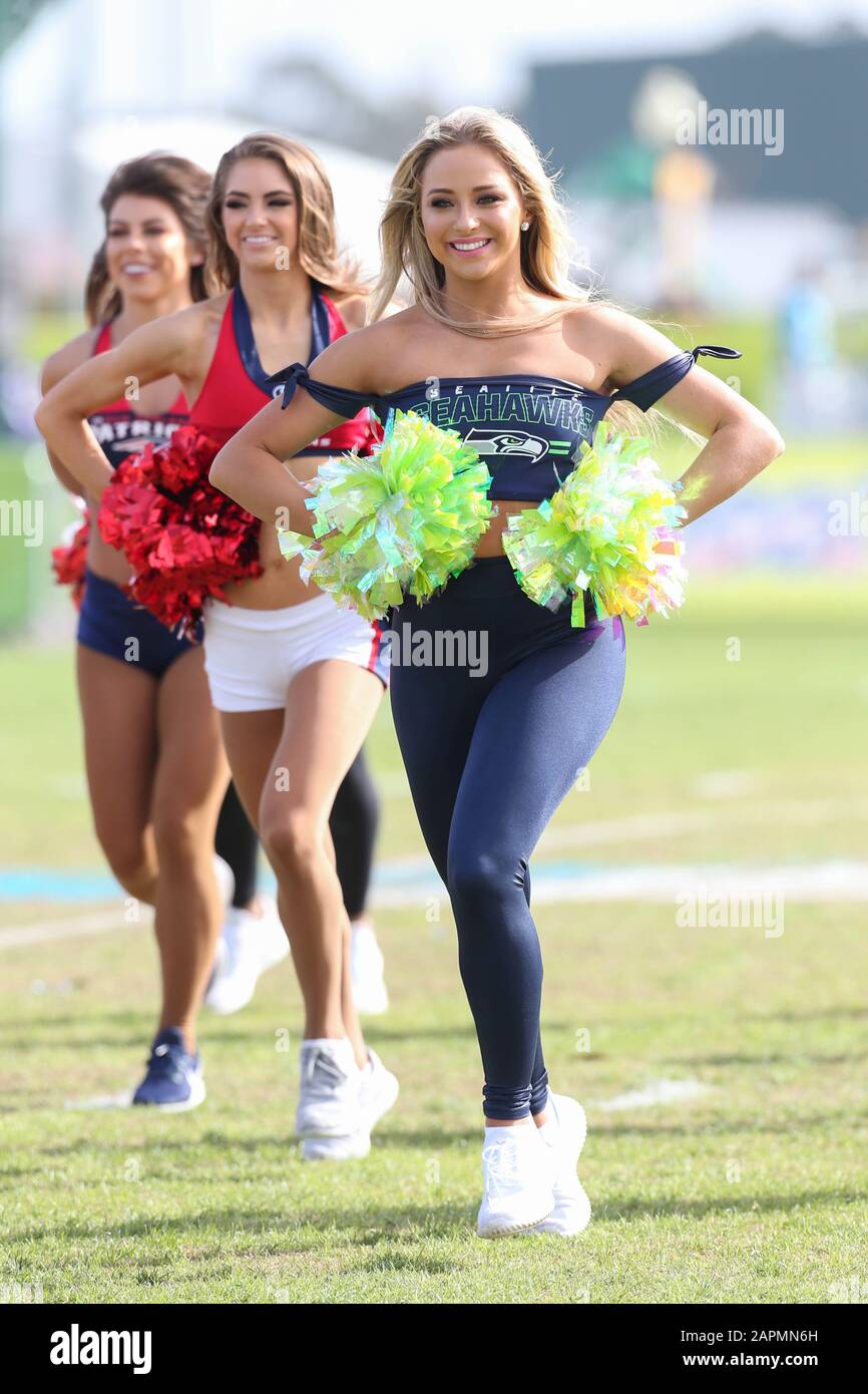 Pro bowl cheerleaders hi-res stock photography and images - Alamy