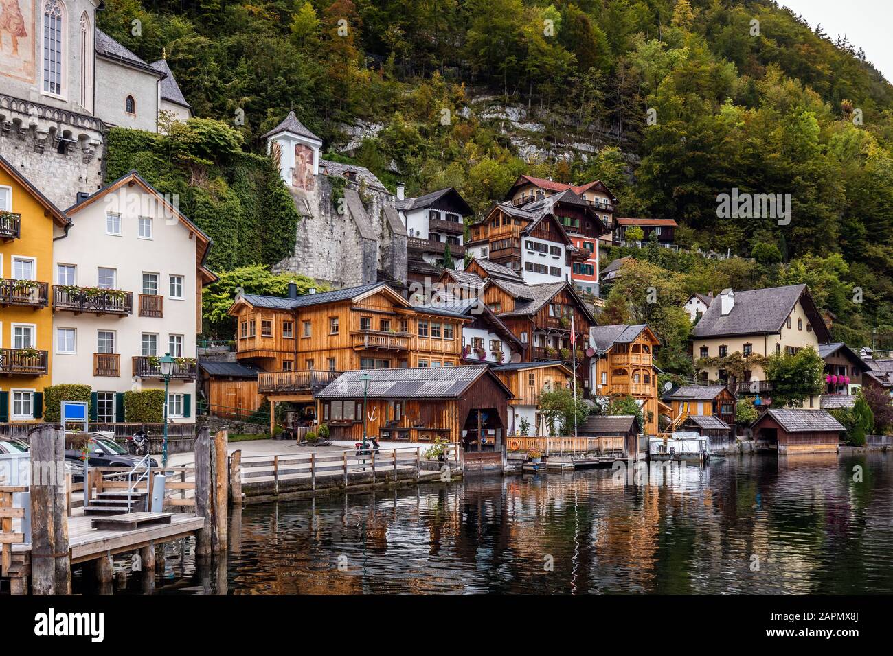 Scenic picture-postcard view of famous Hallstatt mountain village in the Austrian Alps at ...