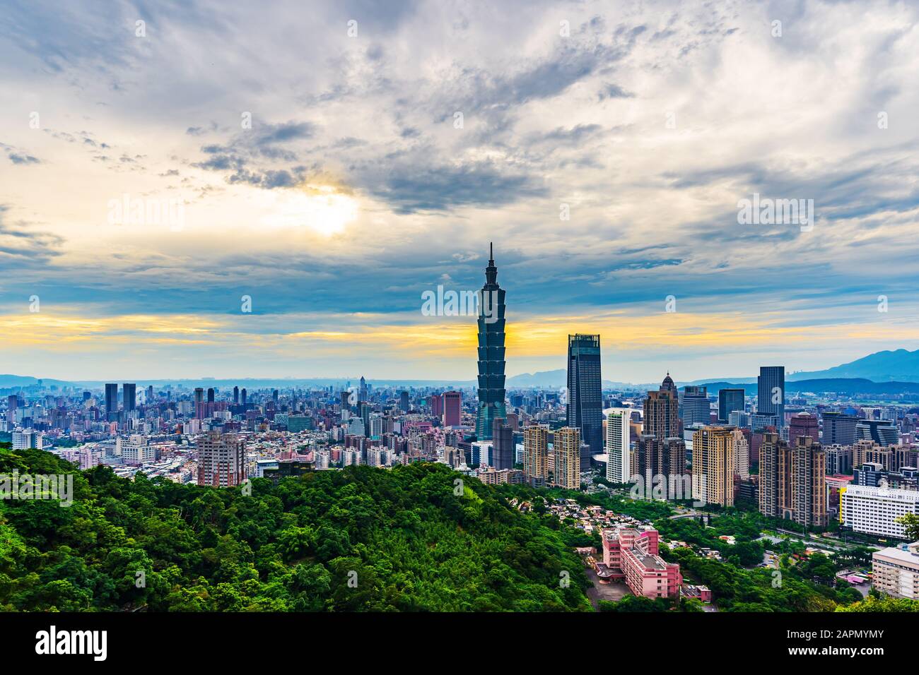 Taipei 101 observation hi-res stock photography and images - Alamy