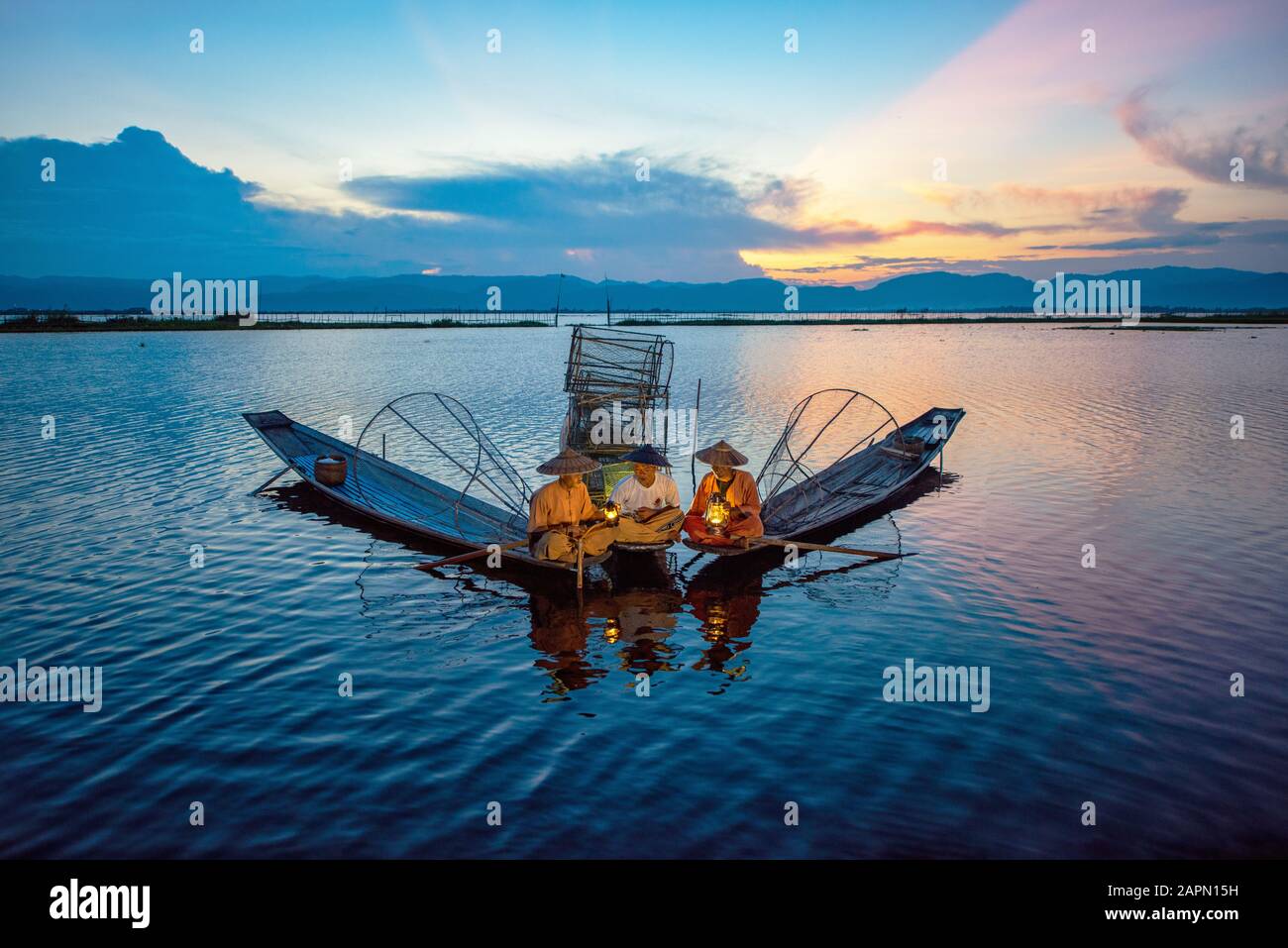 Intha fishermen working in the morning. Location of Inle lake, Myanmar ...
