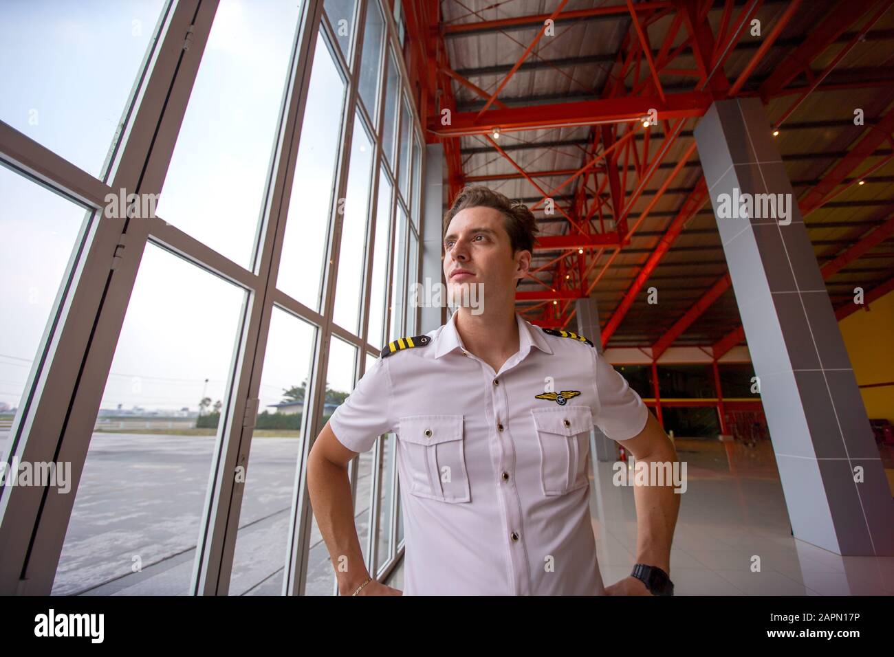 portrait of man commercial pilot at Airport terminal Stock Photo - Alamy