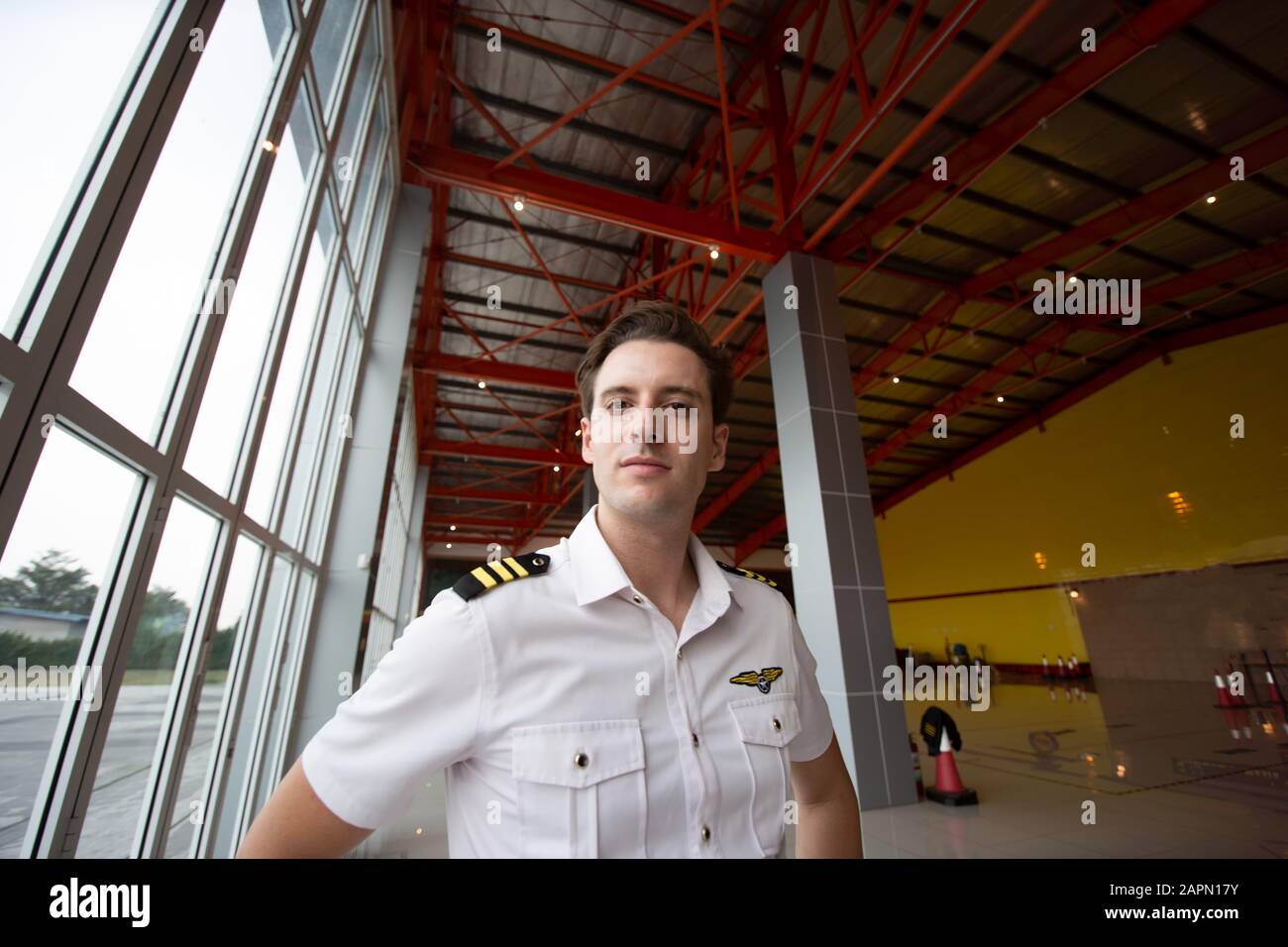 portrait of man commercial pilot at Airport terminal Stock Photo - Alamy