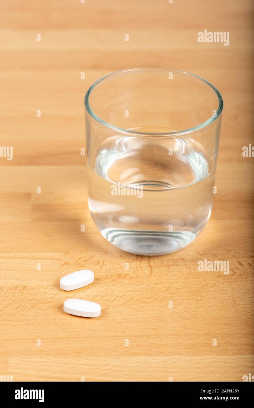 Paracetamol and water hi-res stock photography and images - Alamy