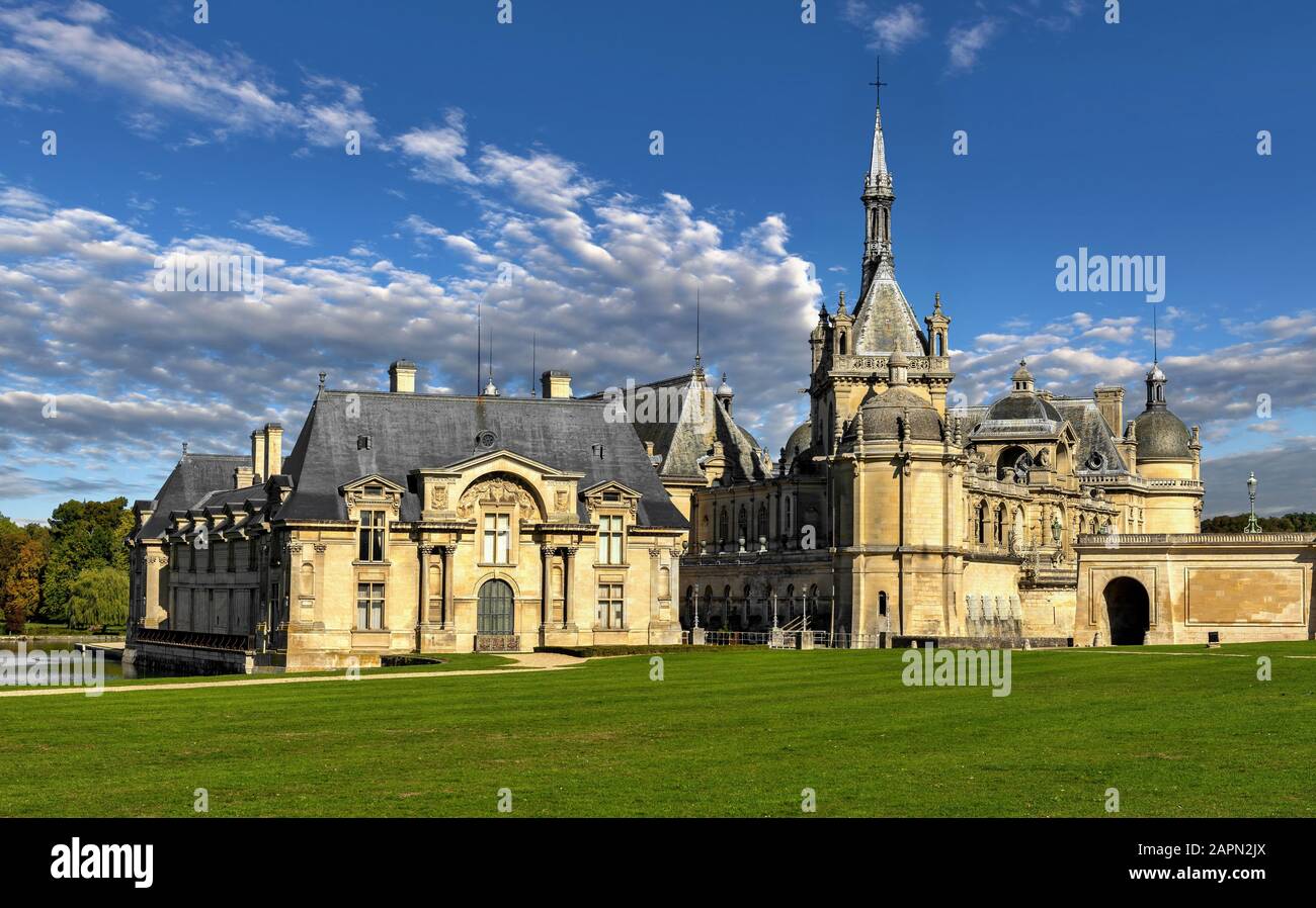 Chantilly castle in France Stock Photo - Alamy