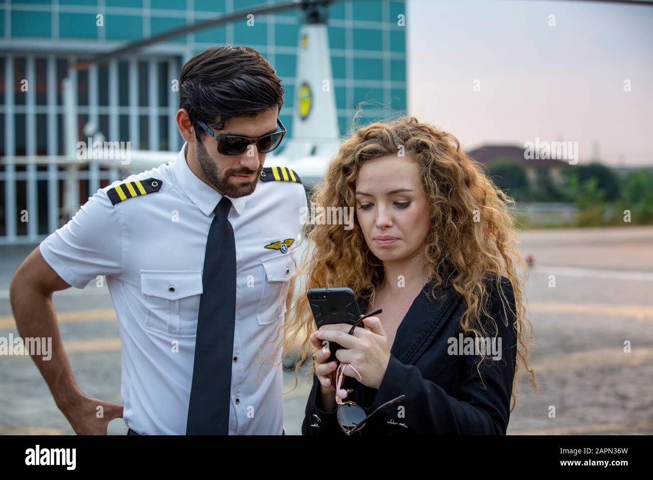Helicopter with people hi-res stock photography and images - Alamy