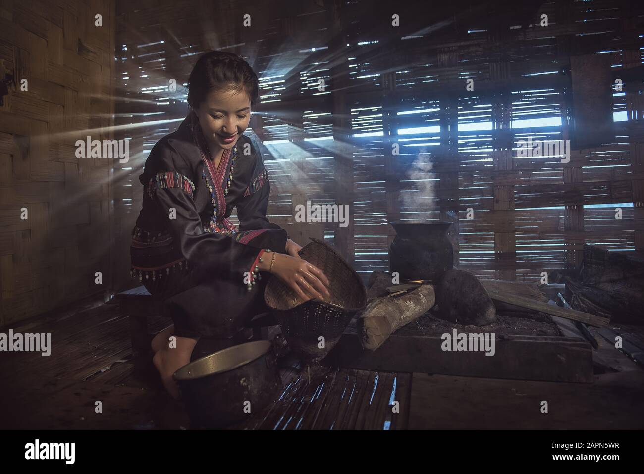 Traditional kitchen and fireplace hi-res stock photography and images ...