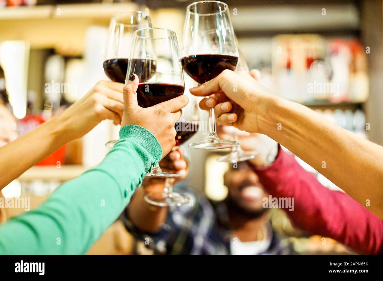 Event people cheering drinks hi-res stock photography and images - Alamy