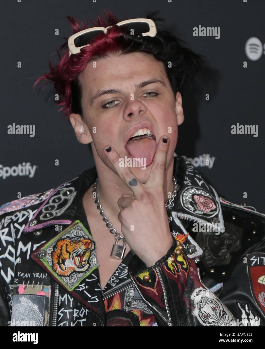 Los Angeles, USA. 23rd Jan, 2020. Yungblud walking the red carpet at ...