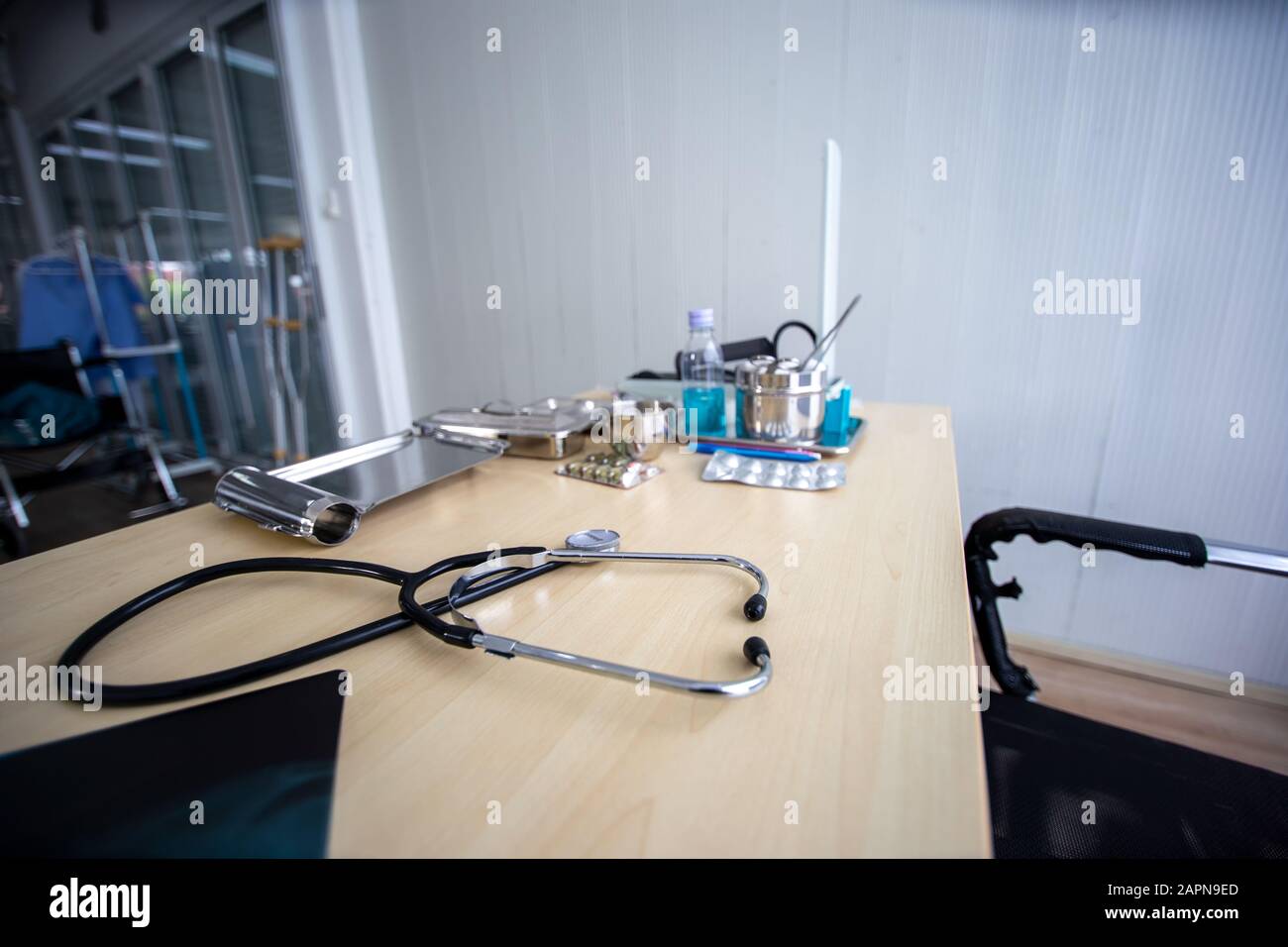 Doctor desk hi-res stock photography and images - Alamy