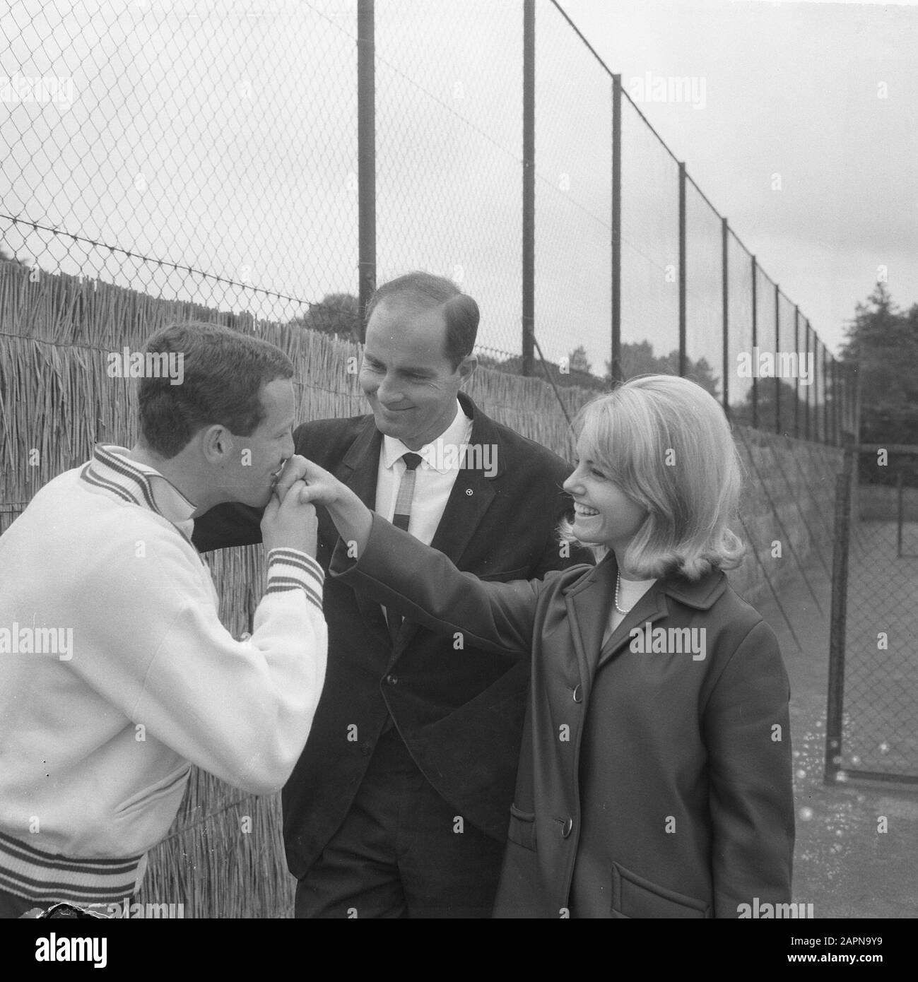 International Tennis Championship of Kennemerland, Tom Okker greets mrs ...