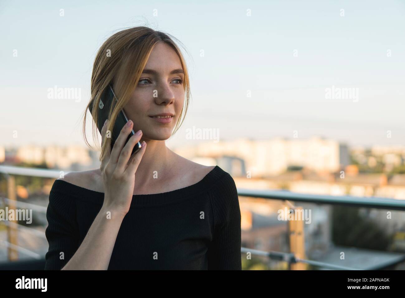 Lady answering the phone hi-res stock photography and images - Alamy