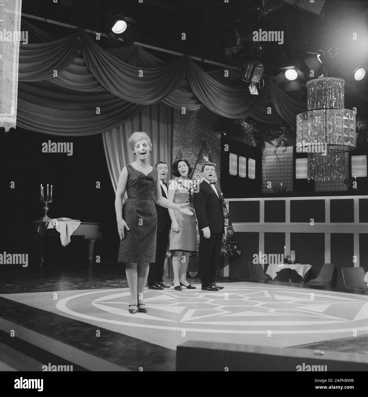 Singer helen shepherd hi-res stock photography and images - Alamy