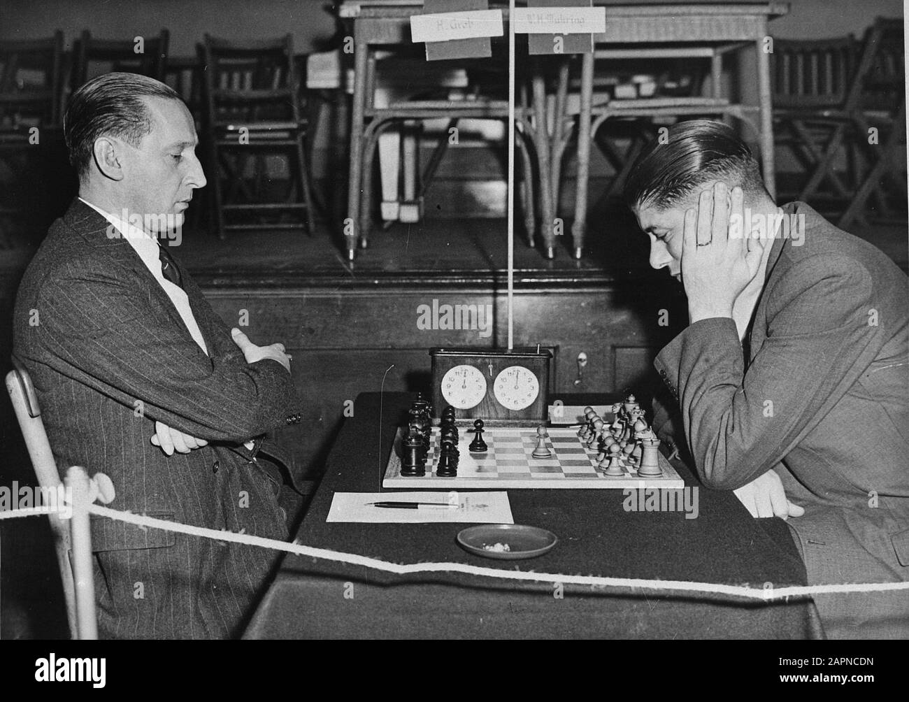Hastings chess hi-res stock photography and images - Alamy