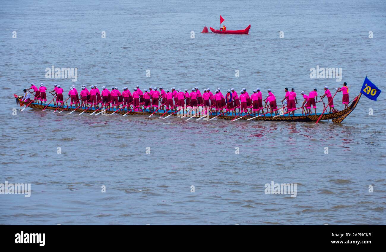 Boat race in Tonle Sap river in Phnom Penh Cambodia Stock Photo - Alamy