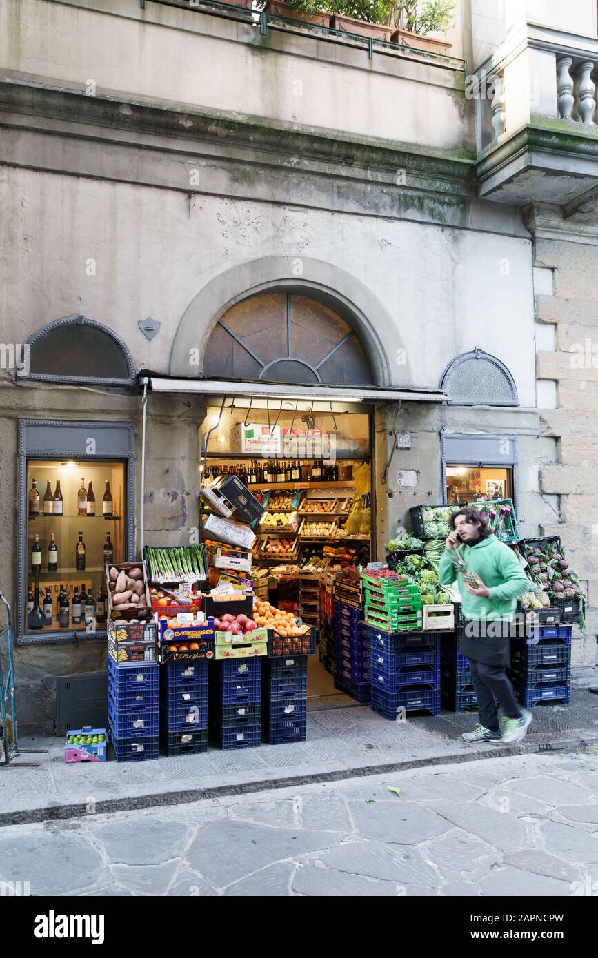 Vegetable store hi-res stock photography and images - Alamy
