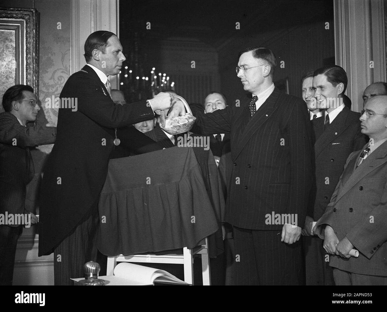 Max euwe draws hi-res stock photography and images - Alamy