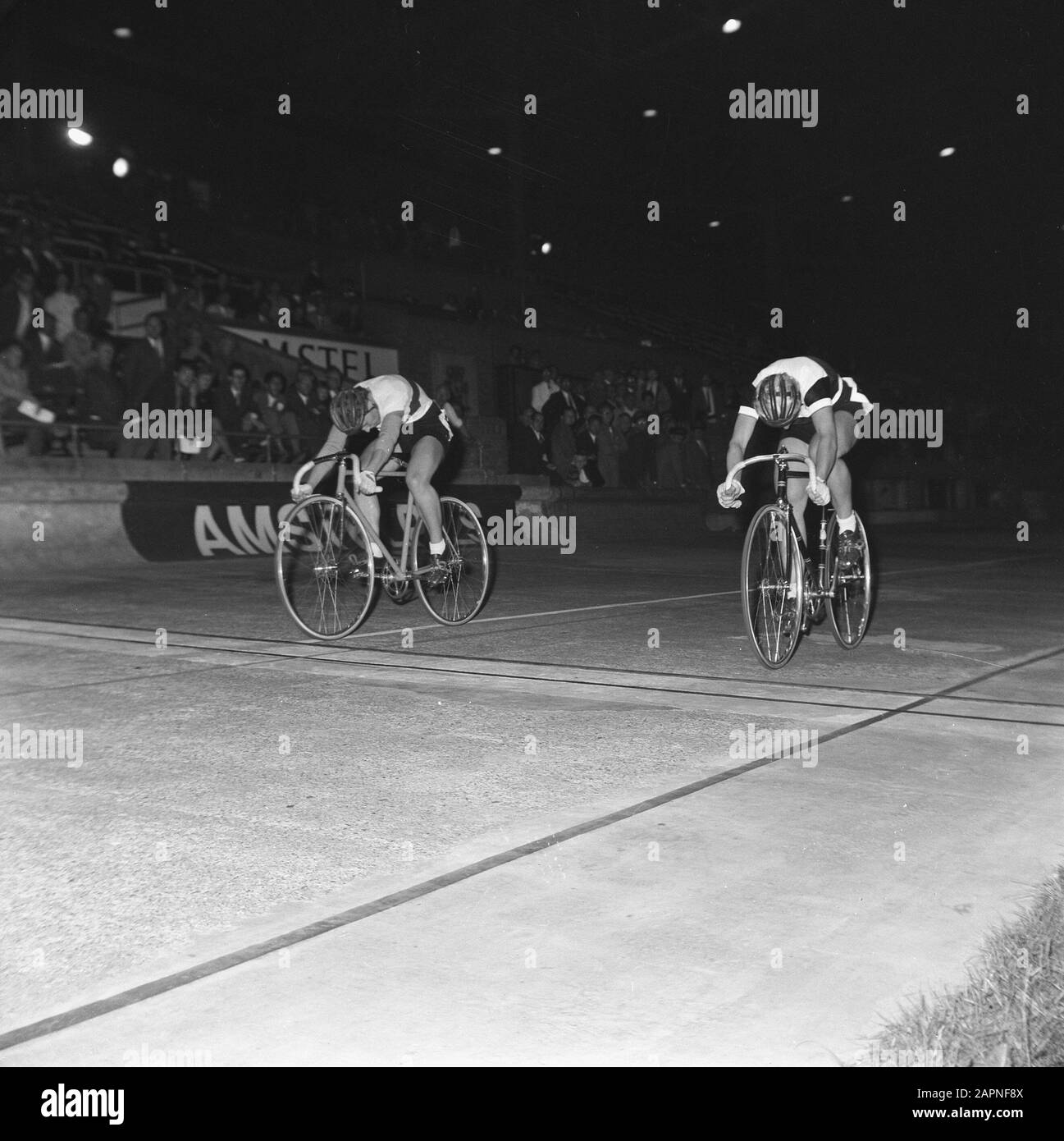 Sprint finishes hi-res stock photography and images - Alamy