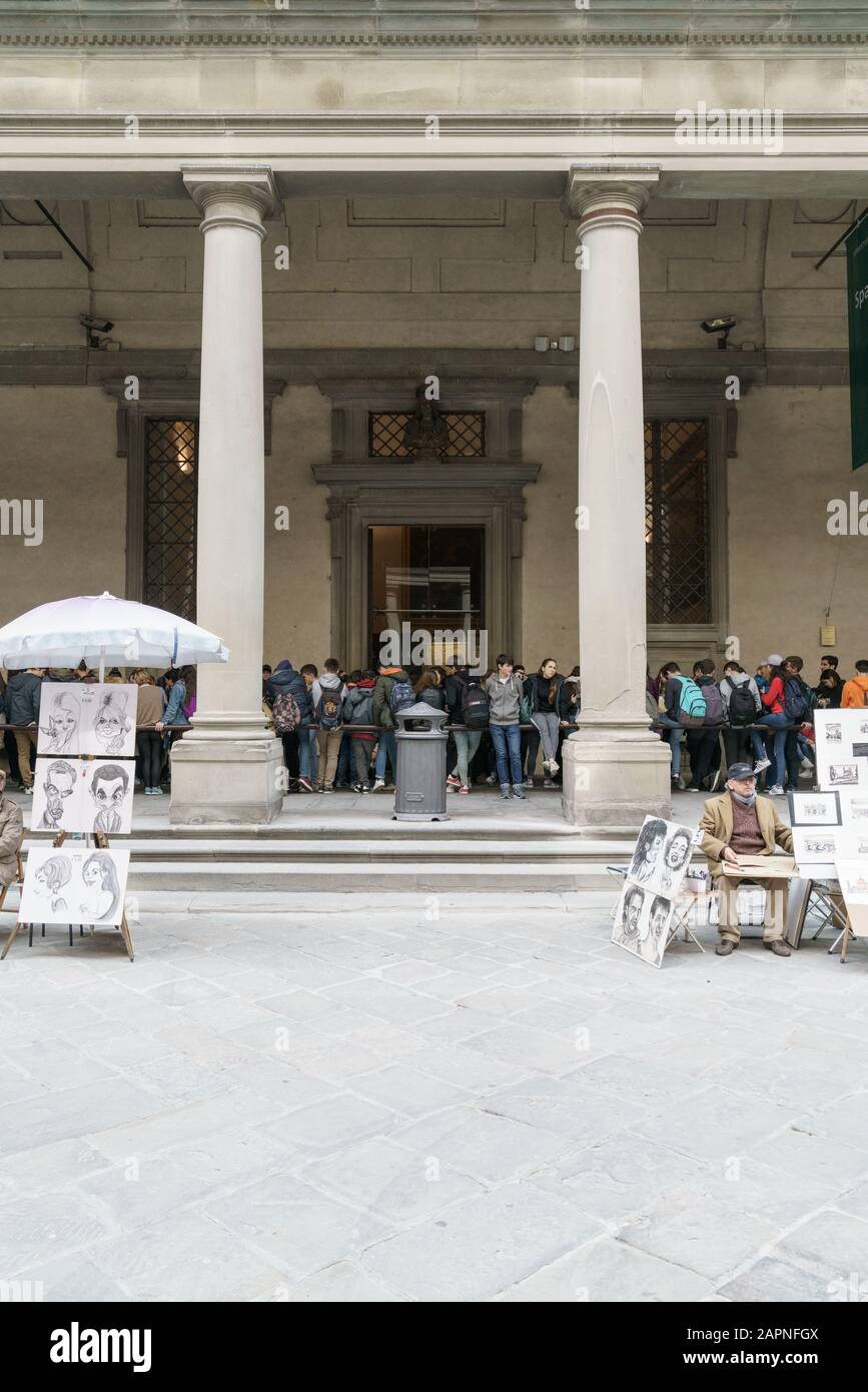 Florence queue hi-res stock photography and images - Alamy