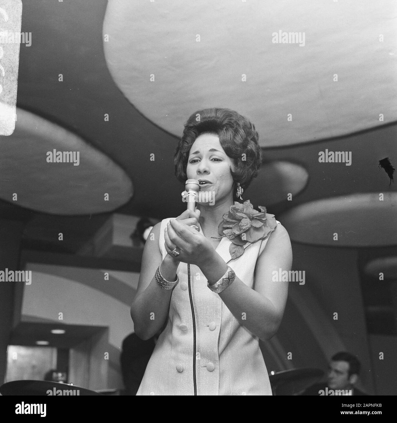 Sasi Naz presented first lp in the Birdsclub. Singer Sasi Naz Date: 4 ...