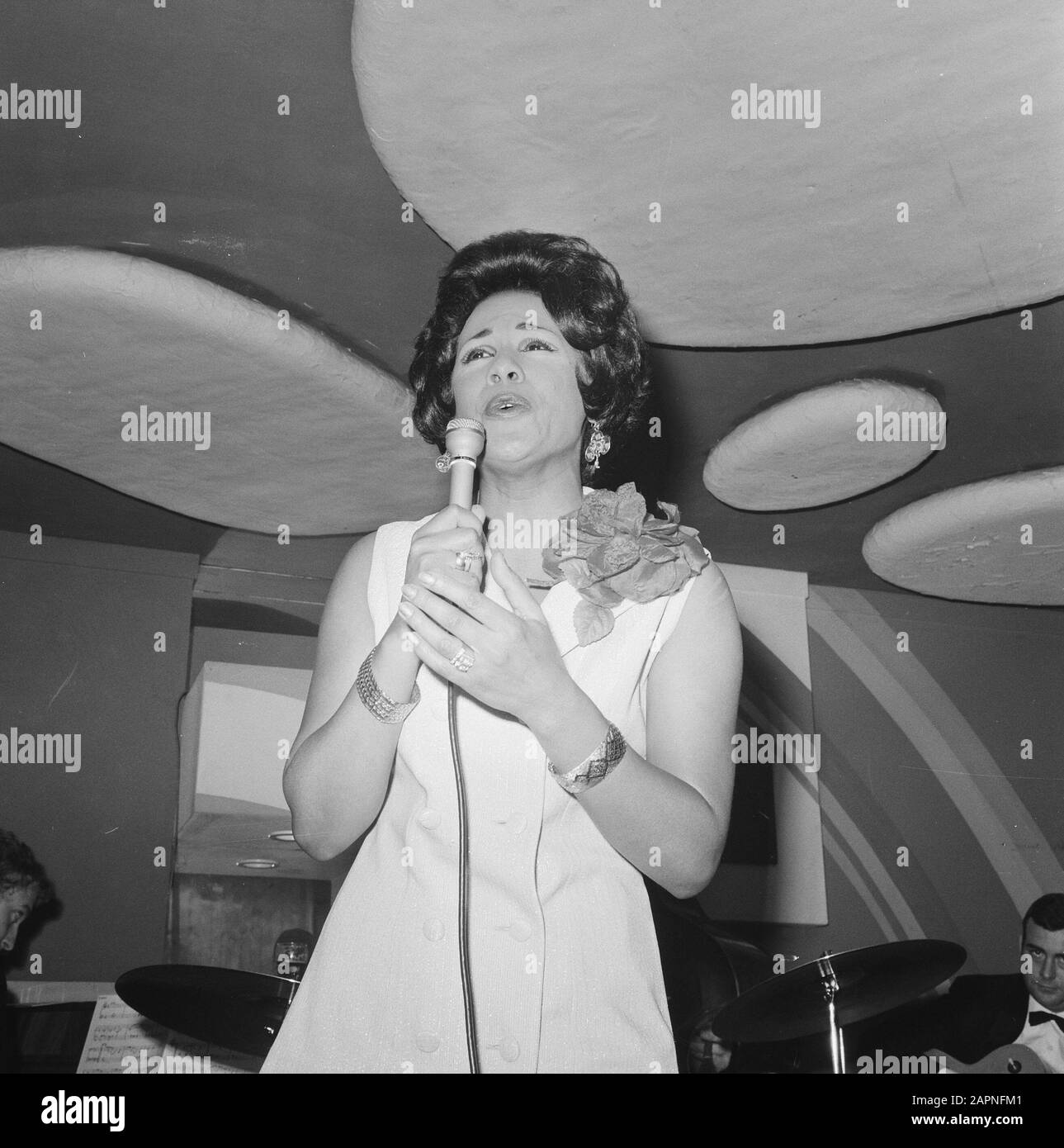 Sasi Naz presented first lp in the Birdsclub. Singer Sasi Naz Date: 4 ...