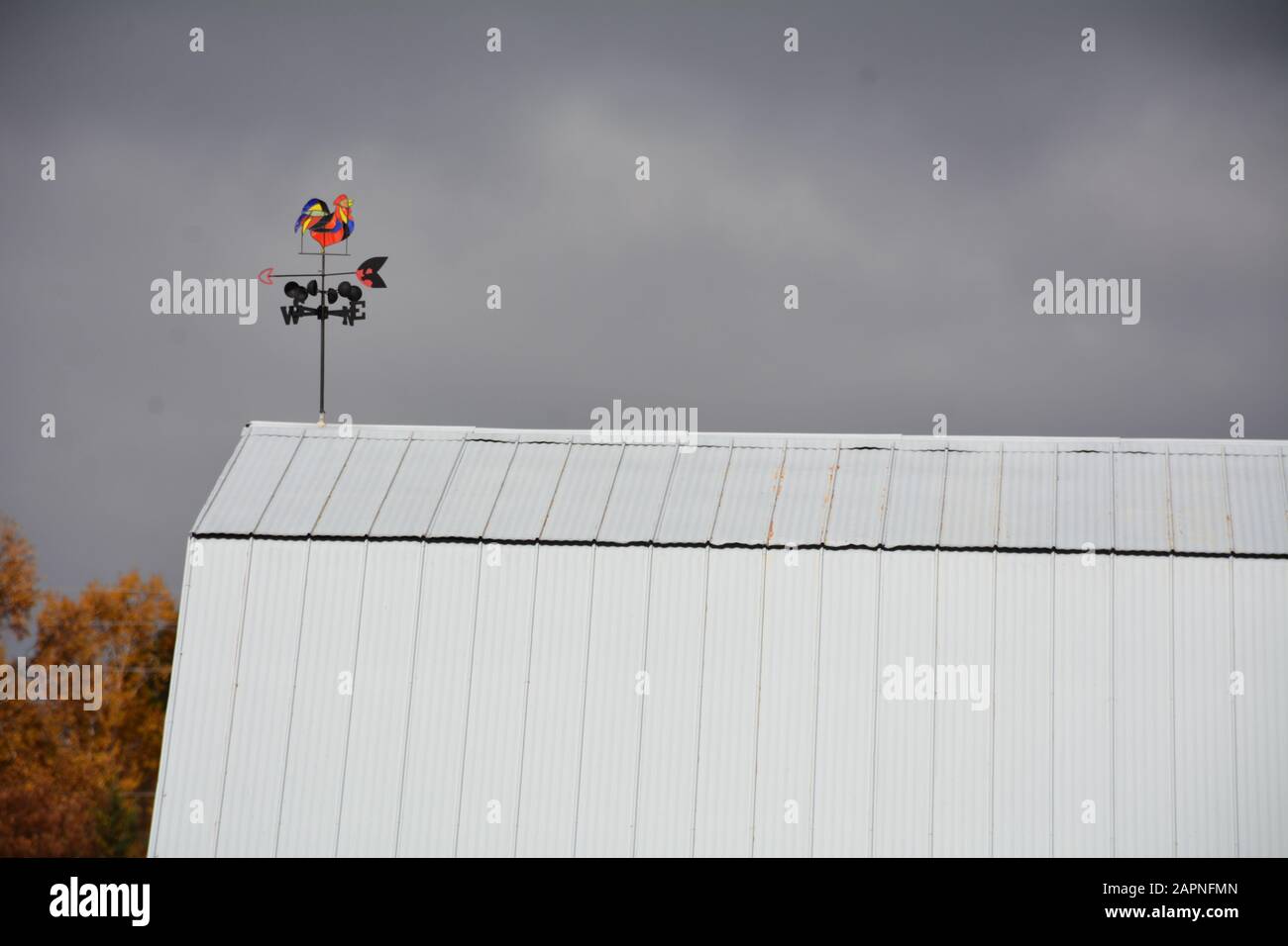 Weathervane on top of steel barn roof Stock Photo - Alamy