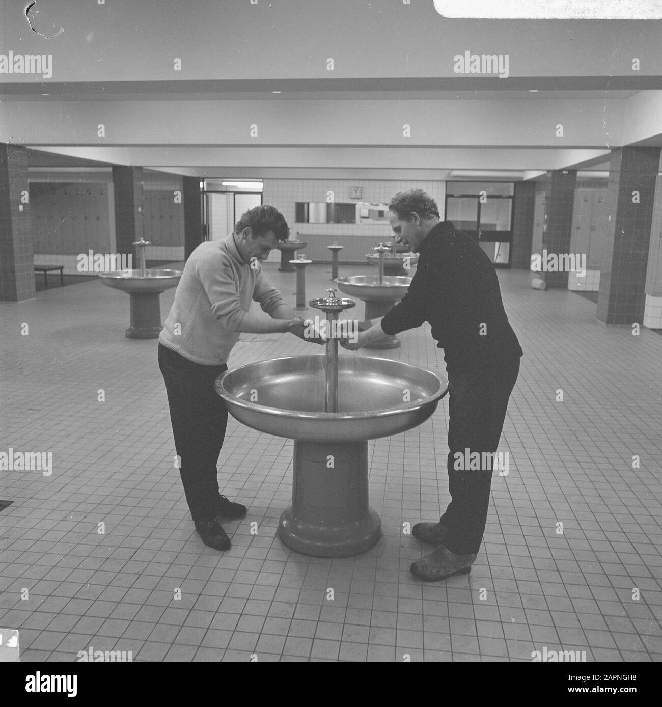 Rotterdam modern laundry room hi-res stock photography and images - Alamy