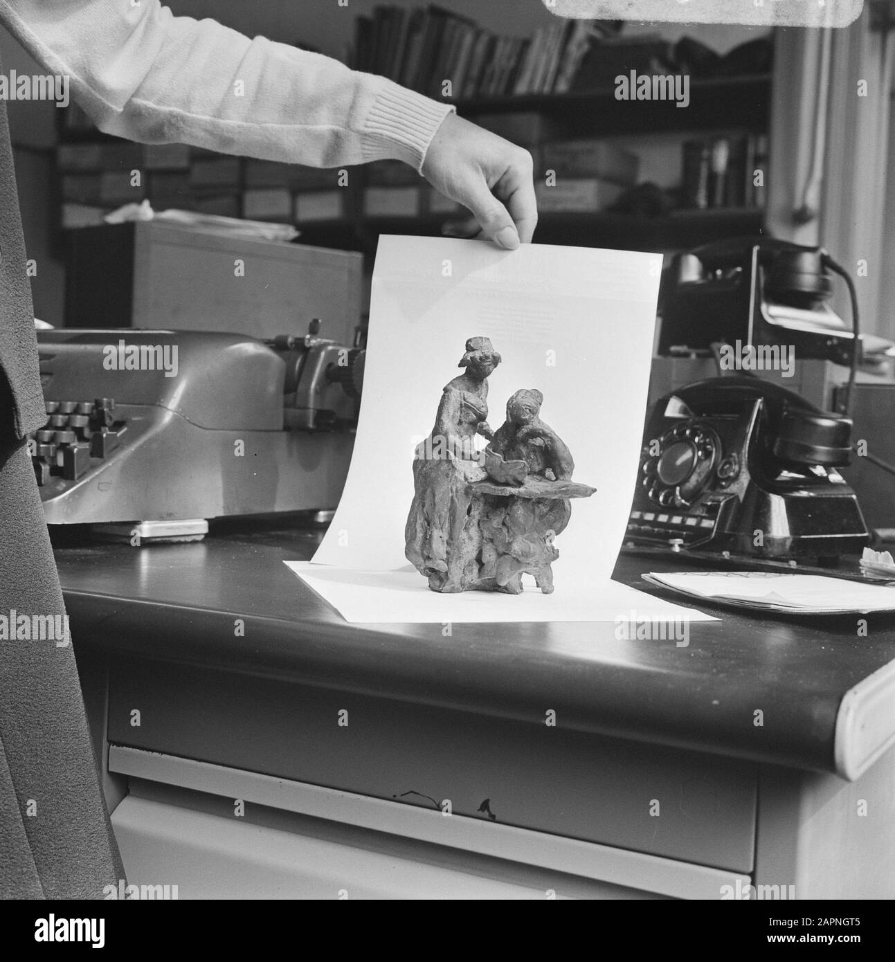 Assignment Bayens figurine 2 ladies Date: April 22, 1969 Keywords ...
