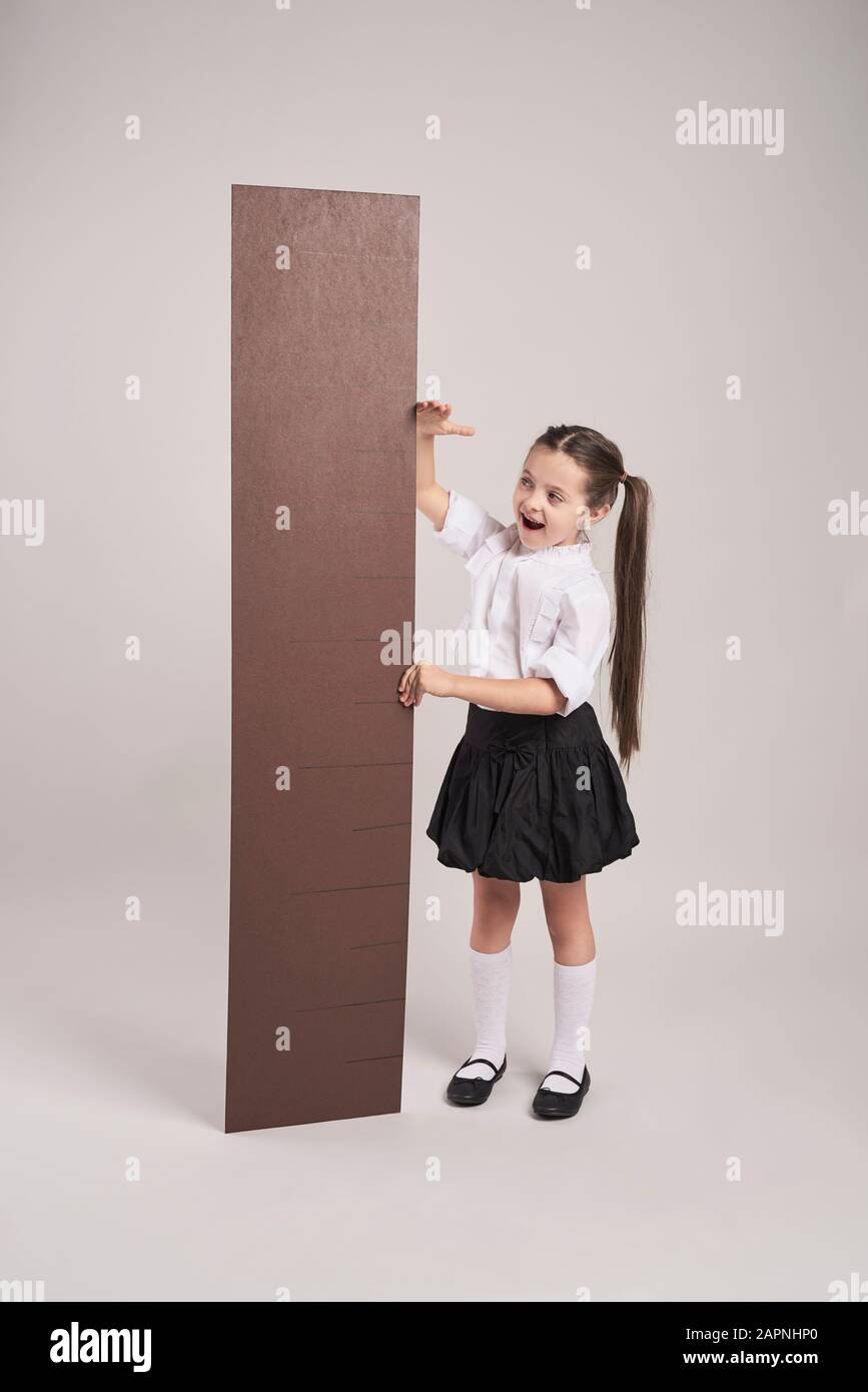 Children measuring with ruler hi-res stock photography and images - Alamy