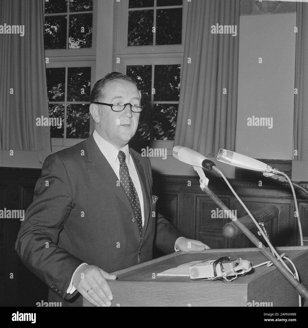 Mission Minister of Education, Minister Van Veen van n Education opens ...