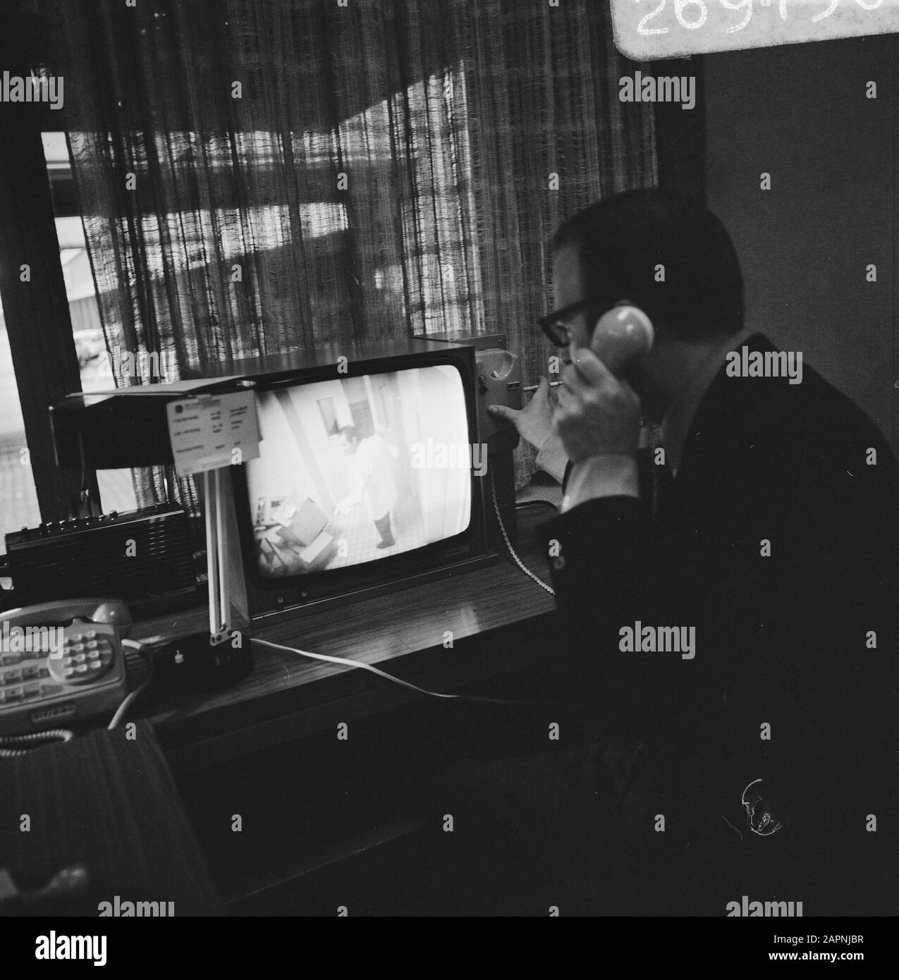 Safety screens hi-res stock photography and images - Alamy