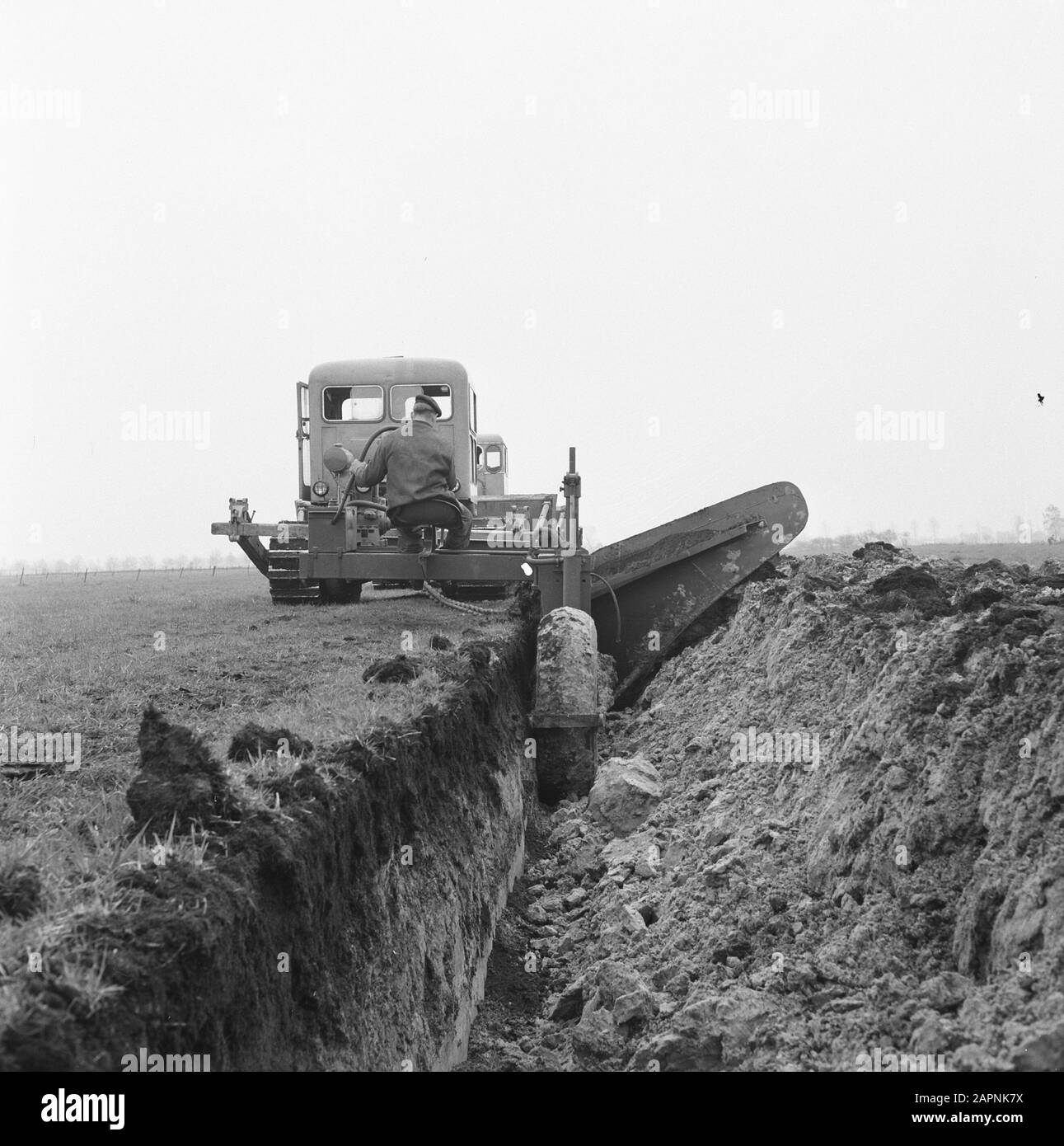 mining, tillage, leveling, bandanden, land plots, plows, workers ...