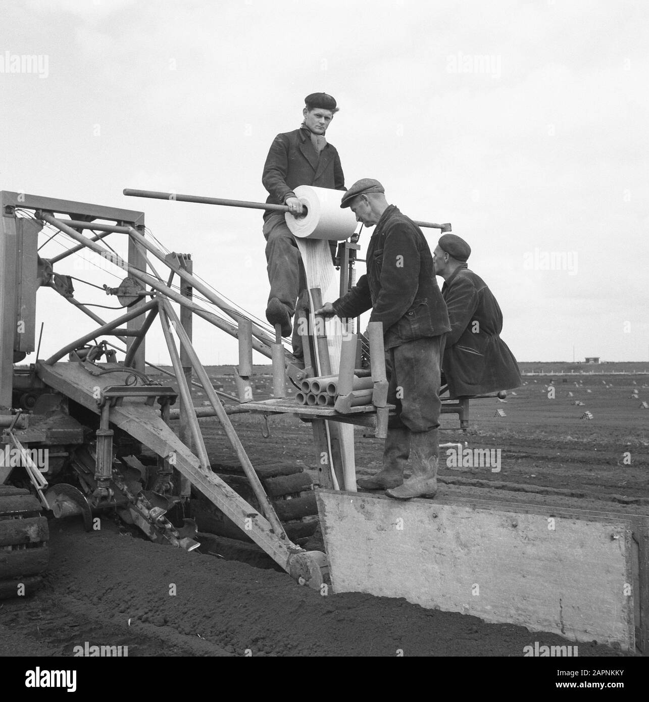 drainage, pipes, workers, machines, ende van der, Googerpolder Date ...