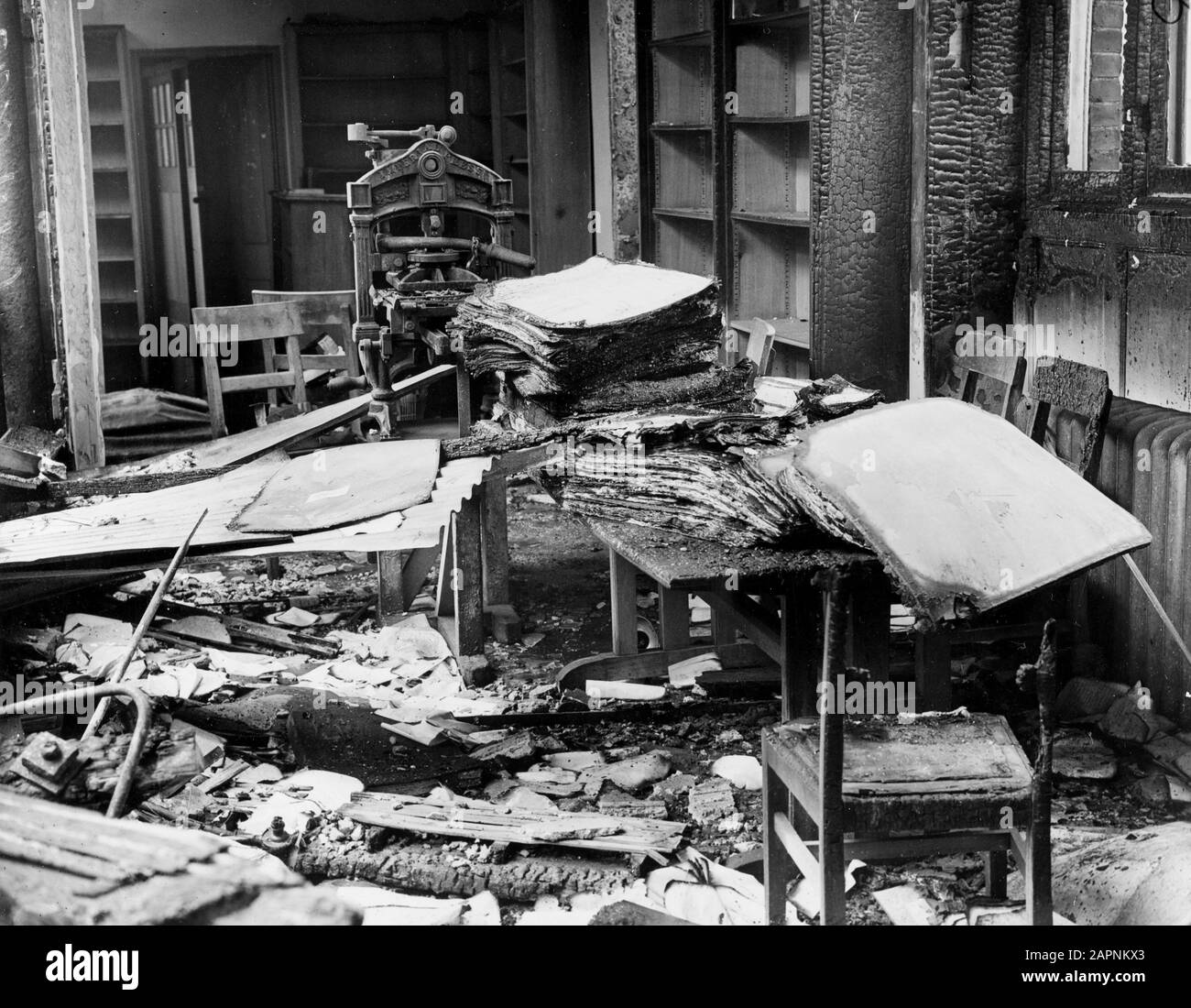 London air raid damage ww2 hi-res stock photography and images - Alamy