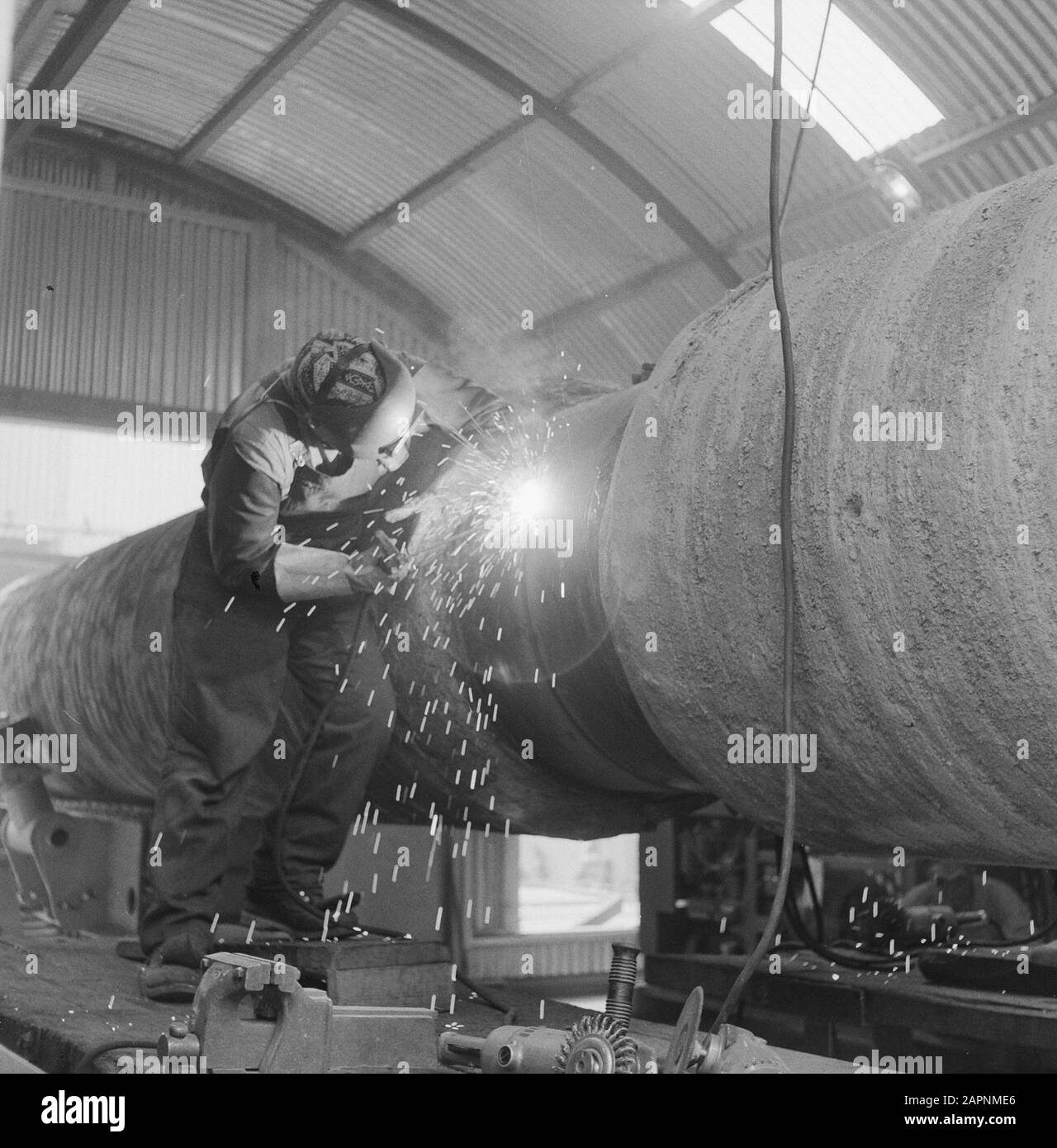 npc, gas pipelines, filling the weld, making closing weld, workers ...