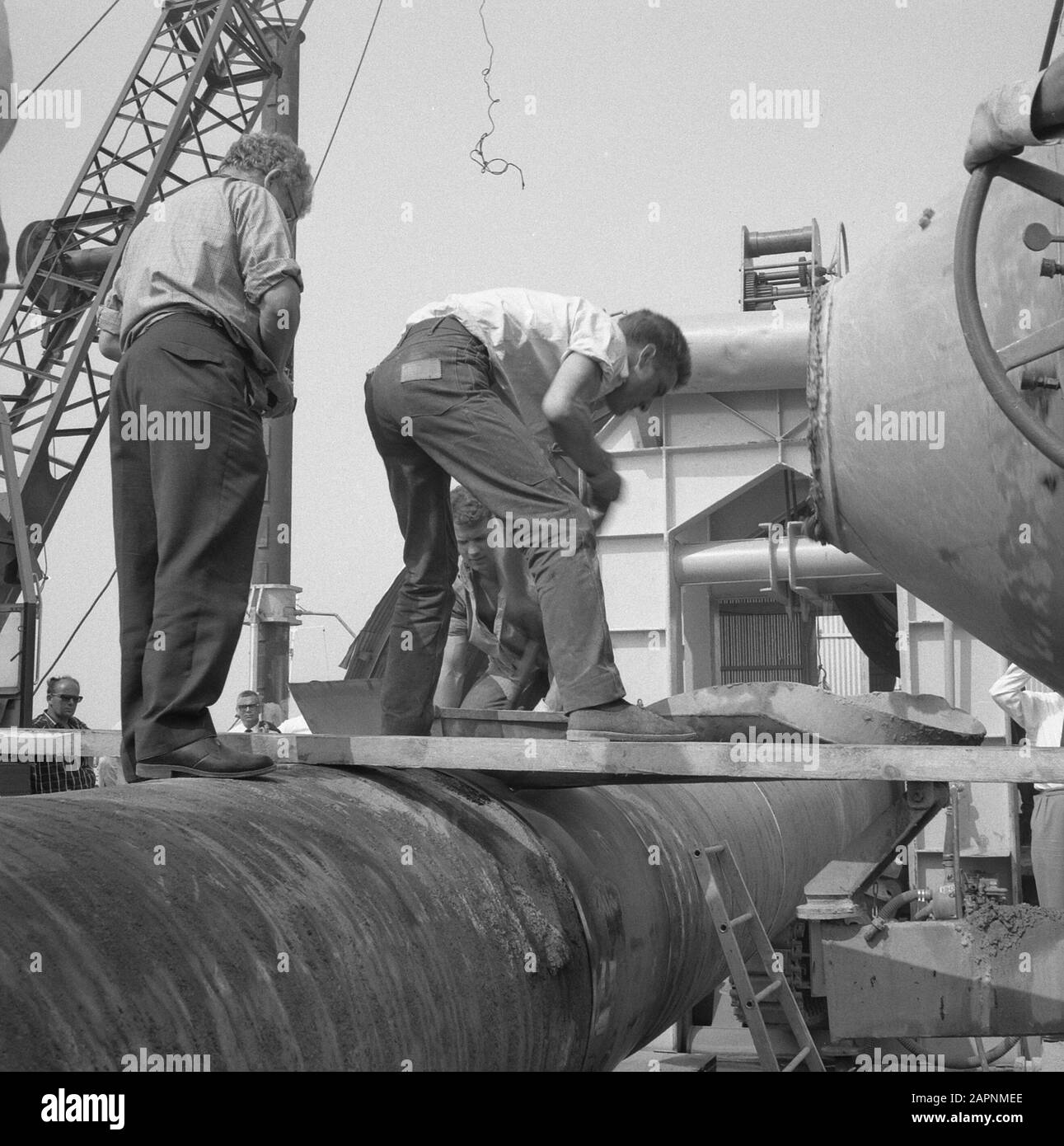 npc, gas pipes, lining tube ends with concrete, workers Date: 1966 ...