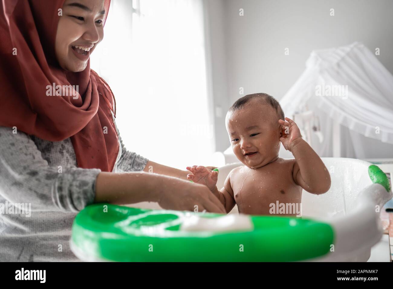 Asian mother child bathroom hi-res stock photography and images - Alamy